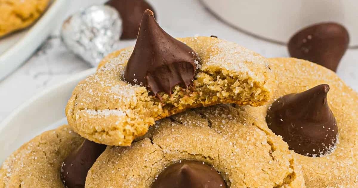 Hershey Kiss Cookies Recipe - Easy Dessert Recipes
