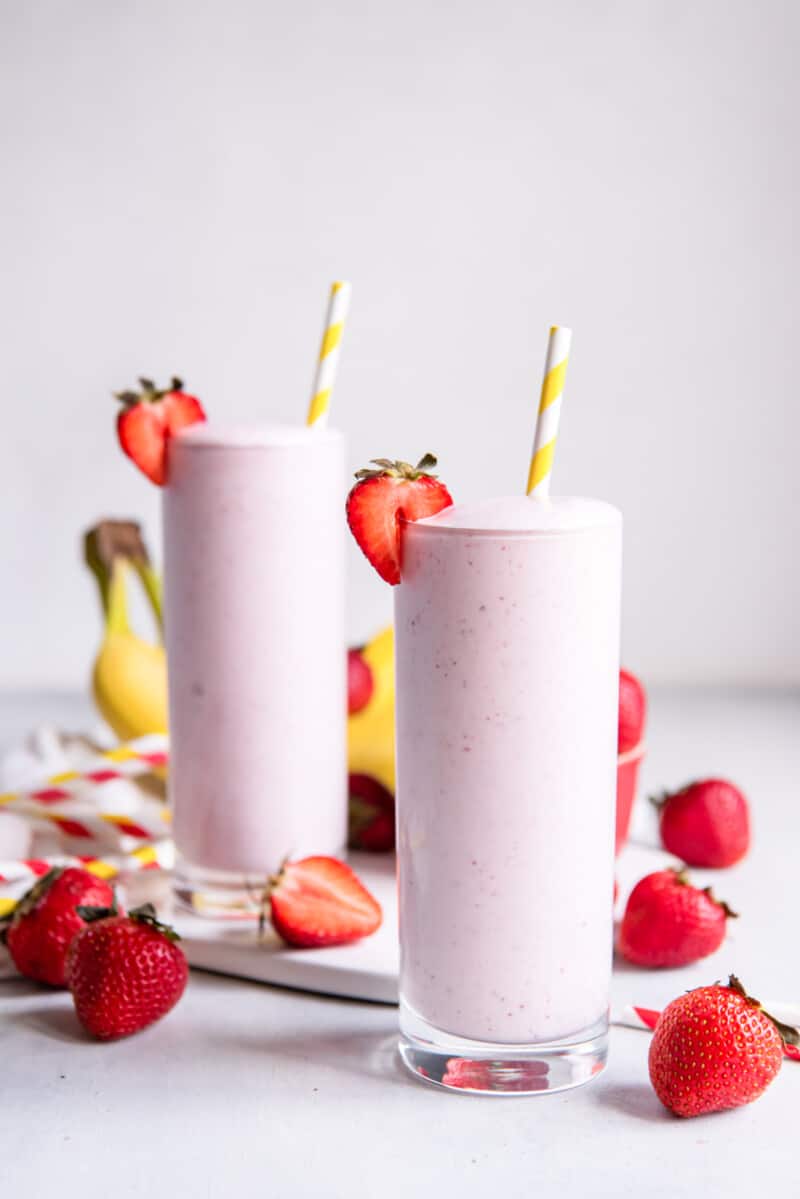 Strawberry Banana Smoothie Recipe - Easy Dessert Recipes
