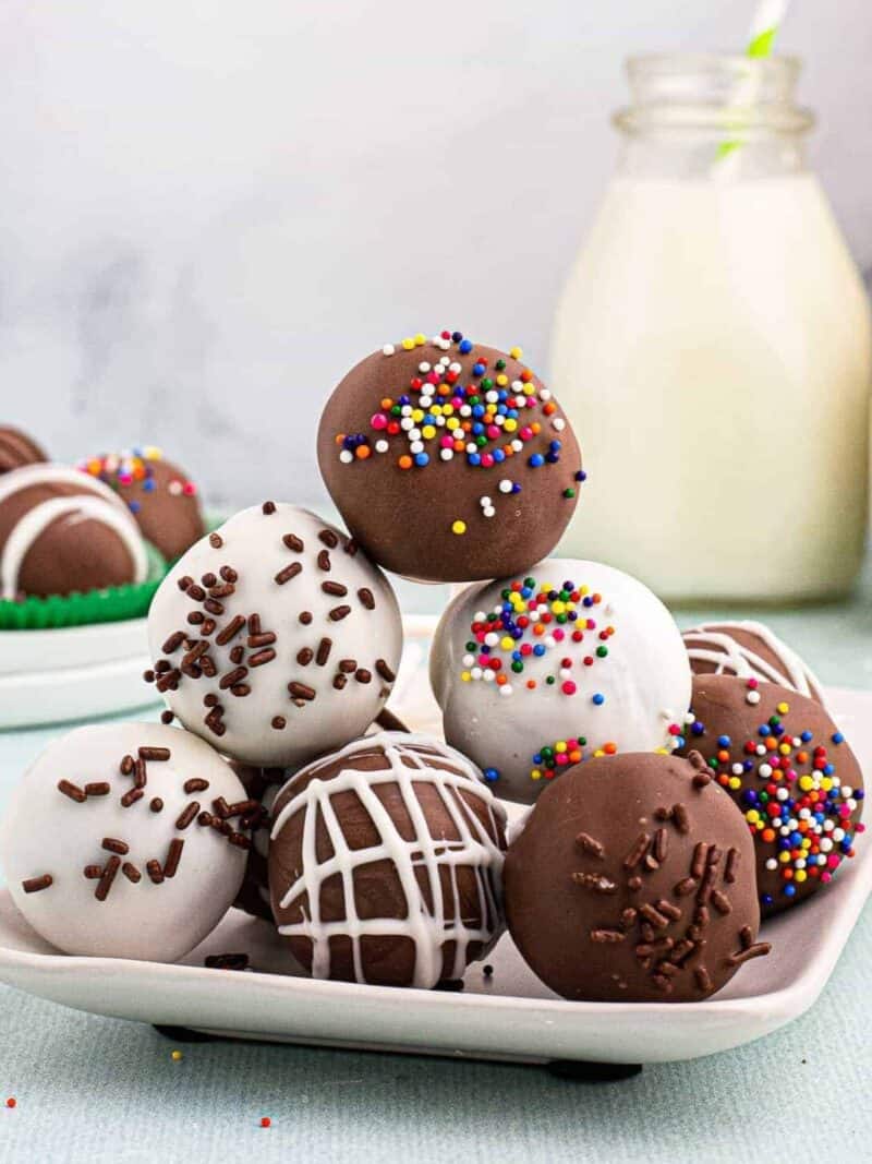 Chocolate Cake Pops Recipe (with Cake Mix) - Easy Dessert Recipes